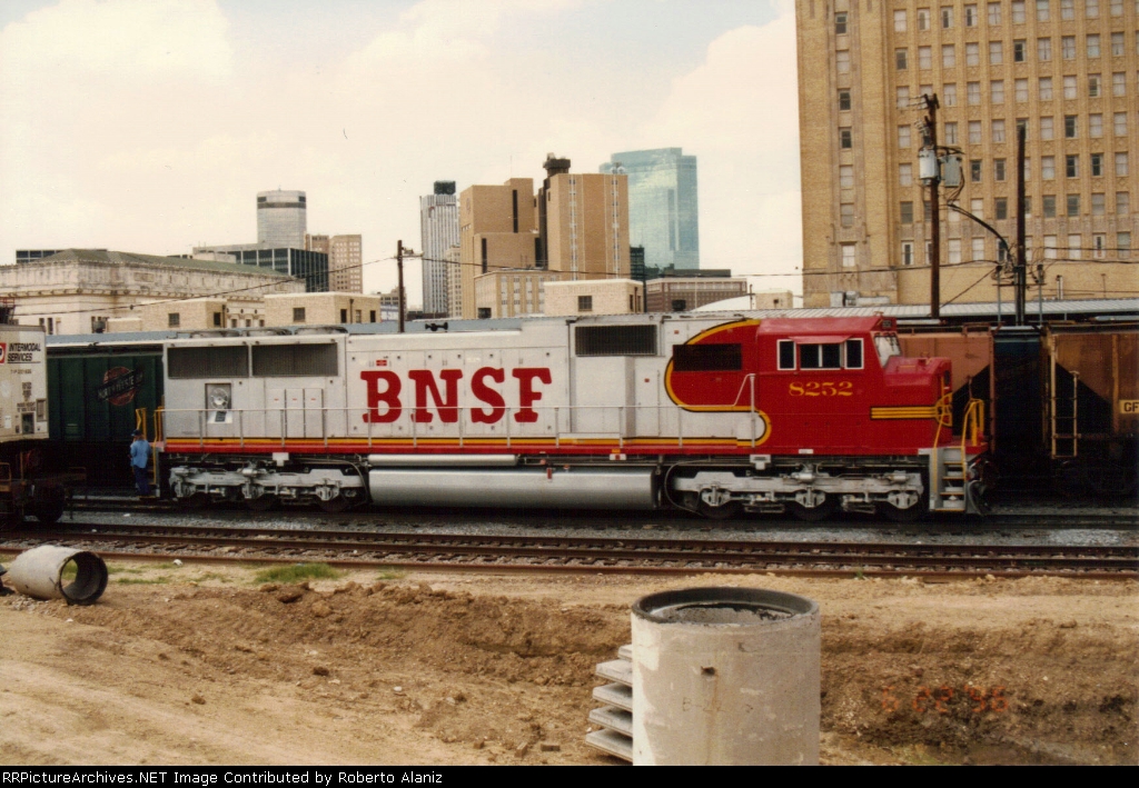 BNSF 8252